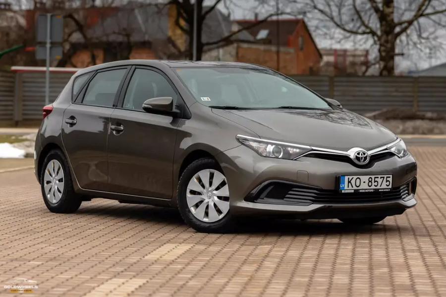 Pelēks Toyota Auris 2017 Jelgava, ar dzinēja tilpumu 1.40 L un nobraukumu 219 tūkst. km par 7400 €, foto 3 vietnē AUTOMOTO.COM.LV