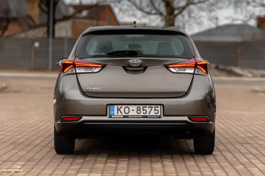 Pelēks Toyota Auris 2017 Jelgava, ar dzinēja tilpumu 1.40 L un nobraukumu 219 tūkst. km par 7400 €, foto 6 vietnē AUTOMOTO.COM.LV