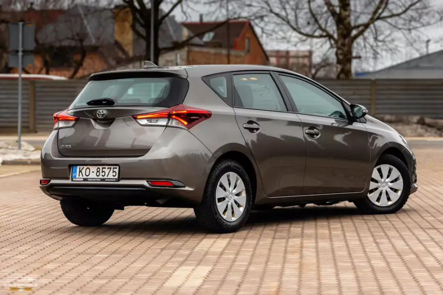 Pelēks Toyota Auris 2017 Jelgava, ar dzinēja tilpumu 1.40 L un nobraukumu 219 tūkst. km par 7400 €, foto 7 vietnē AUTOMOTO.COM.LV