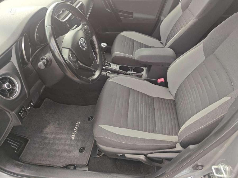 Pelēks Toyota Auris 2017 Klaipėda, ar dzinēja tilpumu 1.60 L un nobraukumu 233 tūkst. km par 5980 €, foto 7 vietnē AUTOMOTO.COM.LV