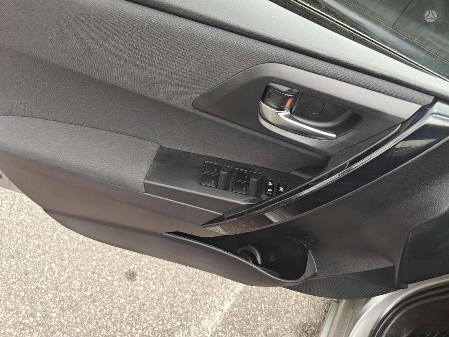 Pelēks Toyota Auris 2017 Klaipėda, ar dzinēja tilpumu 1.60 L un nobraukumu 233 tūkst. km par 5980 €, foto 10 vietnē AUTOMOTO.COM.LV