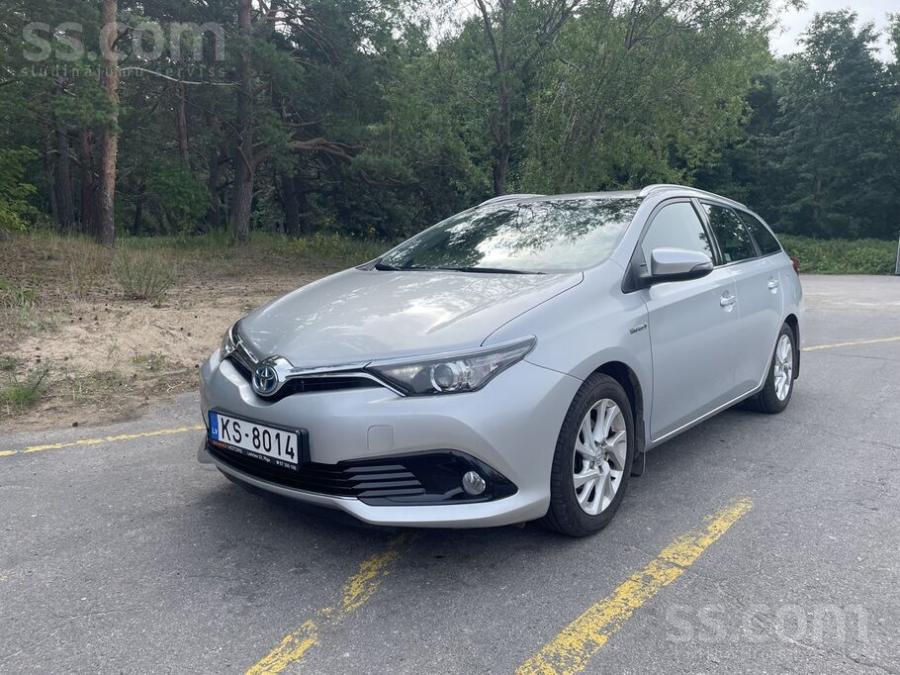 Pelēks Toyota Auris 2017 Limbaži, ar dzinēja tilpumu 1.80 L un nobraukumu 118 tūkst. km par 12000 €, foto 1 vietnē AUTOMOTO.COM.LV
