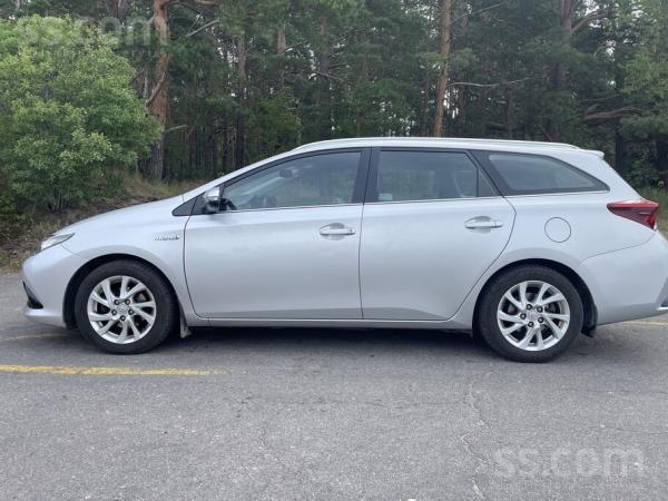 Pelēks Toyota Auris 2017 Limbaži, ar dzinēja tilpumu 1.80 L un nobraukumu 118 tūkst. km par 12000 €, foto 2 vietnē AUTOMOTO.COM.LV