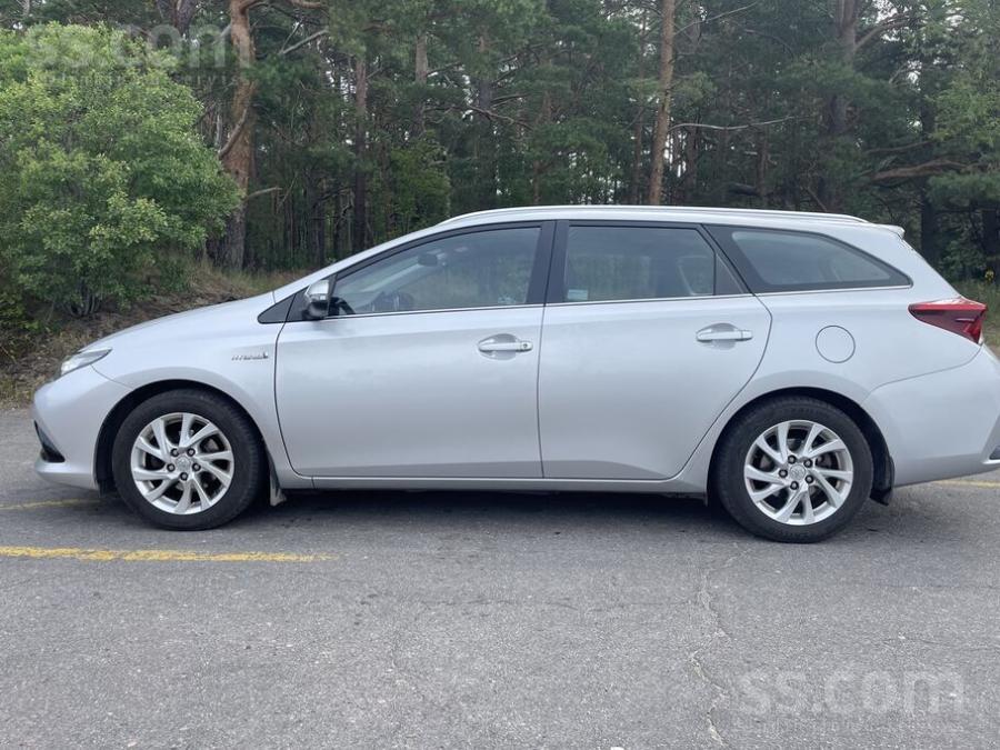 Pelēks Toyota Auris 2017 Limbaži, ar dzinēja tilpumu 1.80 L un nobraukumu 118 tūkst. km par 12000 €, foto 3 vietnē AUTOMOTO.COM.LV