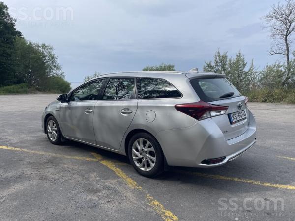 Pelēks Toyota Auris 2017 Limbaži, ar dzinēja tilpumu 1.80 L un nobraukumu 118 tūkst. km par 12000 €, foto 4 vietnē AUTOMOTO.COM.LV