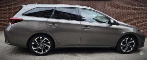 Grey Toyota Auris 2017 in Kaunas, with an engine capacity of 1.80 L and mileage of 156 thousand km for 10999 €, photo  on AUTOMOTO.COM.LV