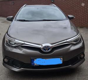 Grey Toyota Auris 2017 in Kaunas, with an engine capacity of 1.80 L and mileage of 156 thousand km for 10999 €, photo 4 on AUTOMOTO.COM.LV