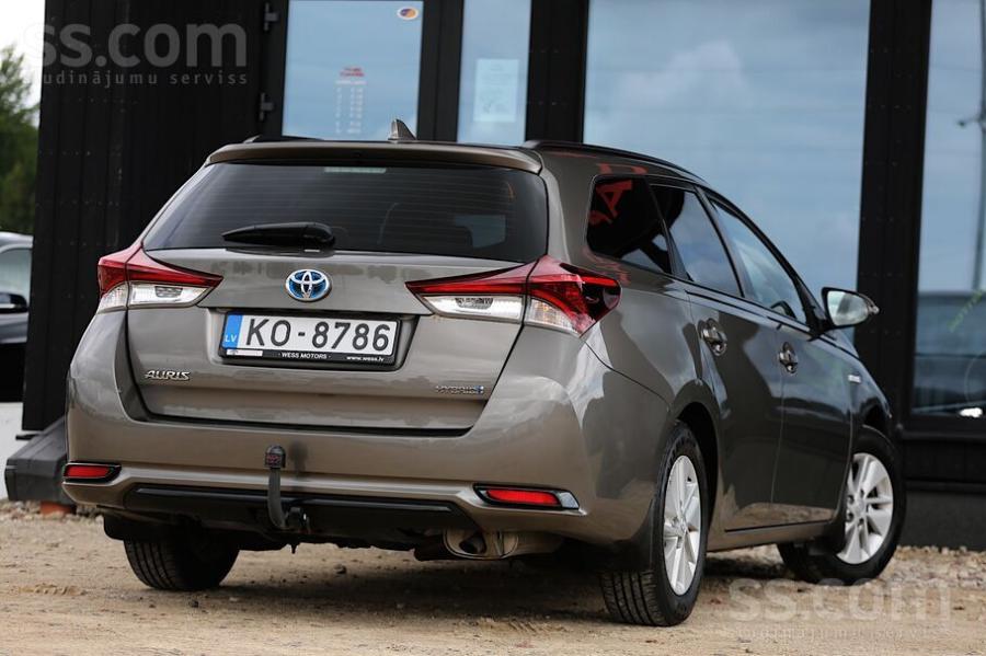 Pelēks Toyota Auris 2017 Tukums, ar dzinēja tilpumu 1.80 L un nobraukumu 284 tūkst. km par 8890 €, foto 3 vietnē AUTOMOTO.COM.LV