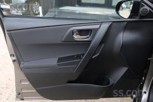 Pelēks Toyota Auris 2017 Tukums, ar dzinēja tilpumu 1.80 L un nobraukumu 284 tūkst. km par 8890 €, foto 11 vietnē AUTOMOTO.COM.LV