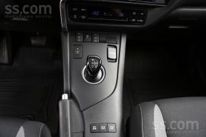 Pelēks Toyota Auris 2017 Tukums, ar dzinēja tilpumu 1.80 L un nobraukumu 284 tūkst. km par 8890 €, foto 20 vietnē AUTOMOTO.COM.LV
