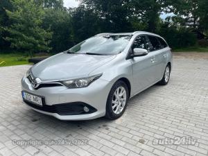 Grey Toyota Auris 2017 in Tartu, with an engine capacity of 1.60 L and mileage of 238 thousand km for 8800 €, photo  on AUTOMOTO.COM.LV