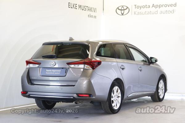 Pelēks Toyota Auris 2017 Tallina, ar dzinēja tilpumu 1.60 L un nobraukumu 78 tūkst. km par 12890 €, foto 3 vietnē AUTOMOTO.COM.LV