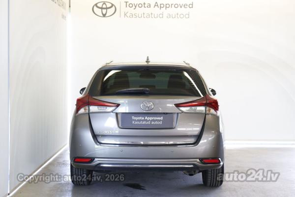 Pelēks Toyota Auris 2017 Tallina, ar dzinēja tilpumu 1.60 L un nobraukumu 78 tūkst. km par 12890 €, foto 5 vietnē AUTOMOTO.COM.LV