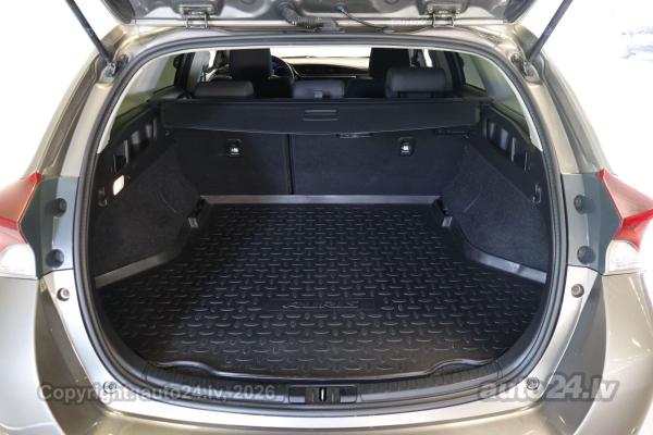 Pelēks Toyota Auris 2017 Tallina, ar dzinēja tilpumu 1.60 L un nobraukumu 78 tūkst. km par 12890 €, foto 11 vietnē AUTOMOTO.COM.LV