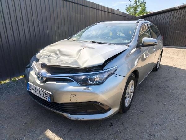 Pelēks Toyota Auris 2017 Kauņa, ar dzinēja tilpumu 1.80 L un nobraukumu 287 tūkst. km par 3999 €, foto 1 vietnē AUTOMOTO.COM.LV