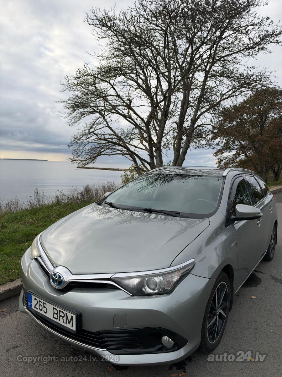Pelēks Toyota Auris 2017 Tallina, ar dzinēja tilpumu 1.80 L un nobraukumu 236 tūkst. km par 11100 €, foto 1 vietnē AUTOMOTO.COM.LV