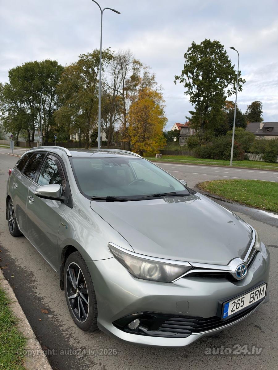 Pelēks Toyota Auris 2017 Tallina, ar dzinēja tilpumu 1.80 L un nobraukumu 236 tūkst. km par 11100 €, foto 3 vietnē AUTOMOTO.COM.LV