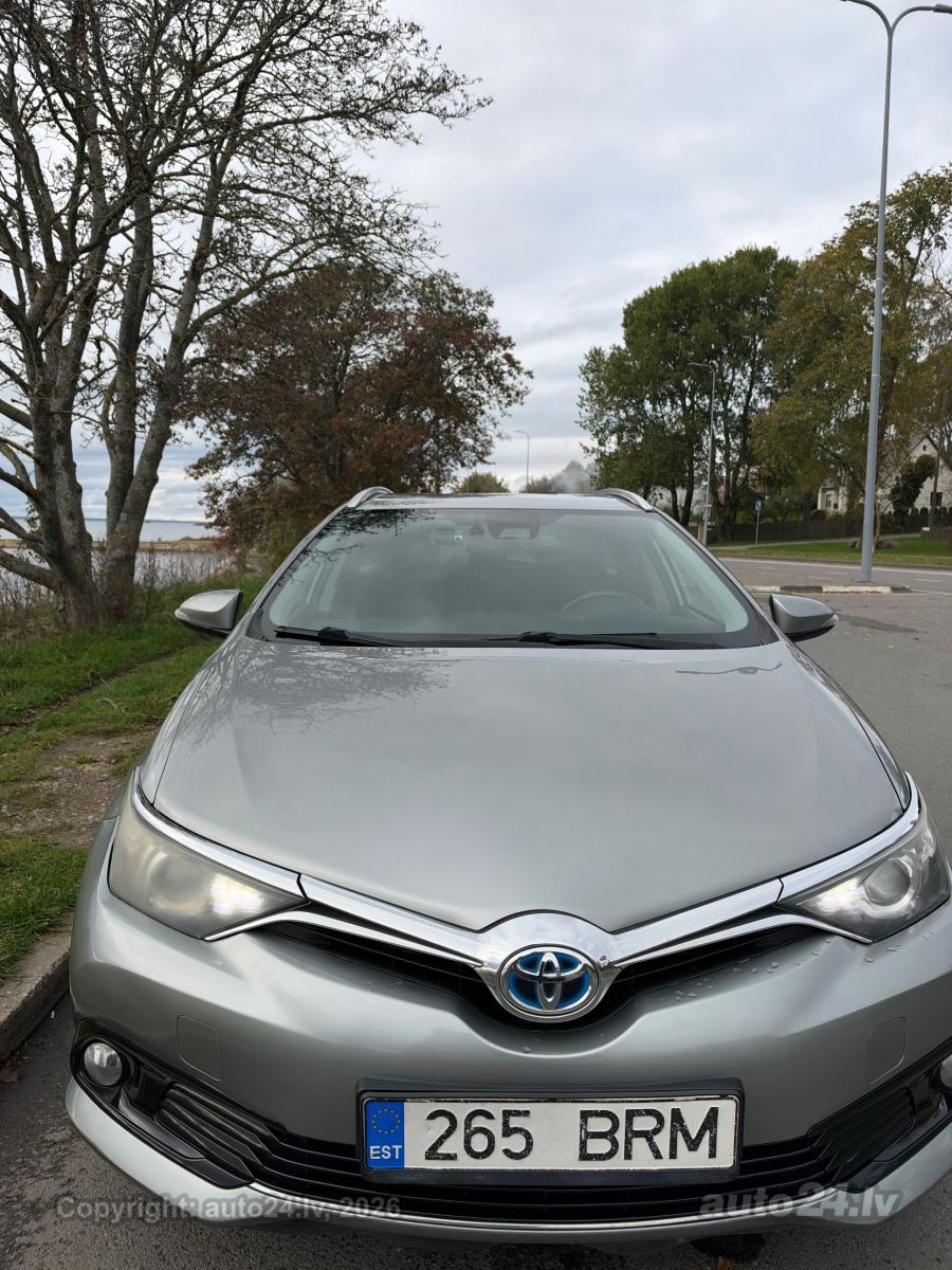 Pelēks Toyota Auris 2017 Tallina, ar dzinēja tilpumu 1.80 L un nobraukumu 236 tūkst. km par 11100 €, foto 4 vietnē AUTOMOTO.COM.LV