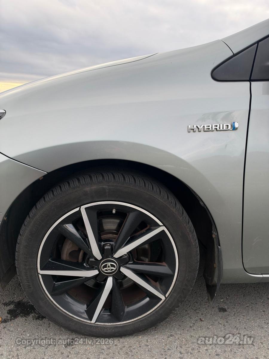 Pelēks Toyota Auris 2017 Tallina, ar dzinēja tilpumu 1.80 L un nobraukumu 236 tūkst. km par 11100 €, foto 5 vietnē AUTOMOTO.COM.LV