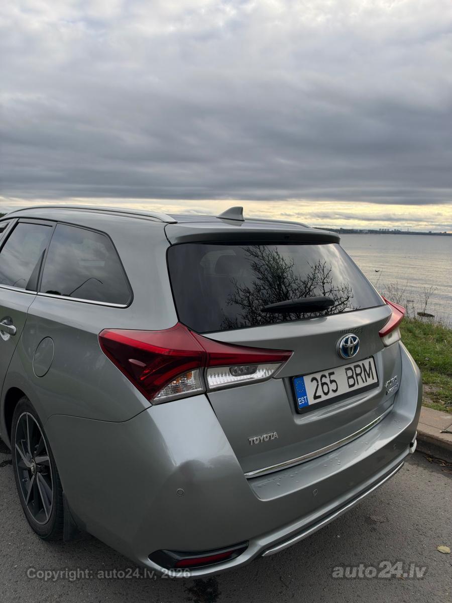 Pelēks Toyota Auris 2017 Tallina, ar dzinēja tilpumu 1.80 L un nobraukumu 236 tūkst. km par 11100 €, foto 6 vietnē AUTOMOTO.COM.LV