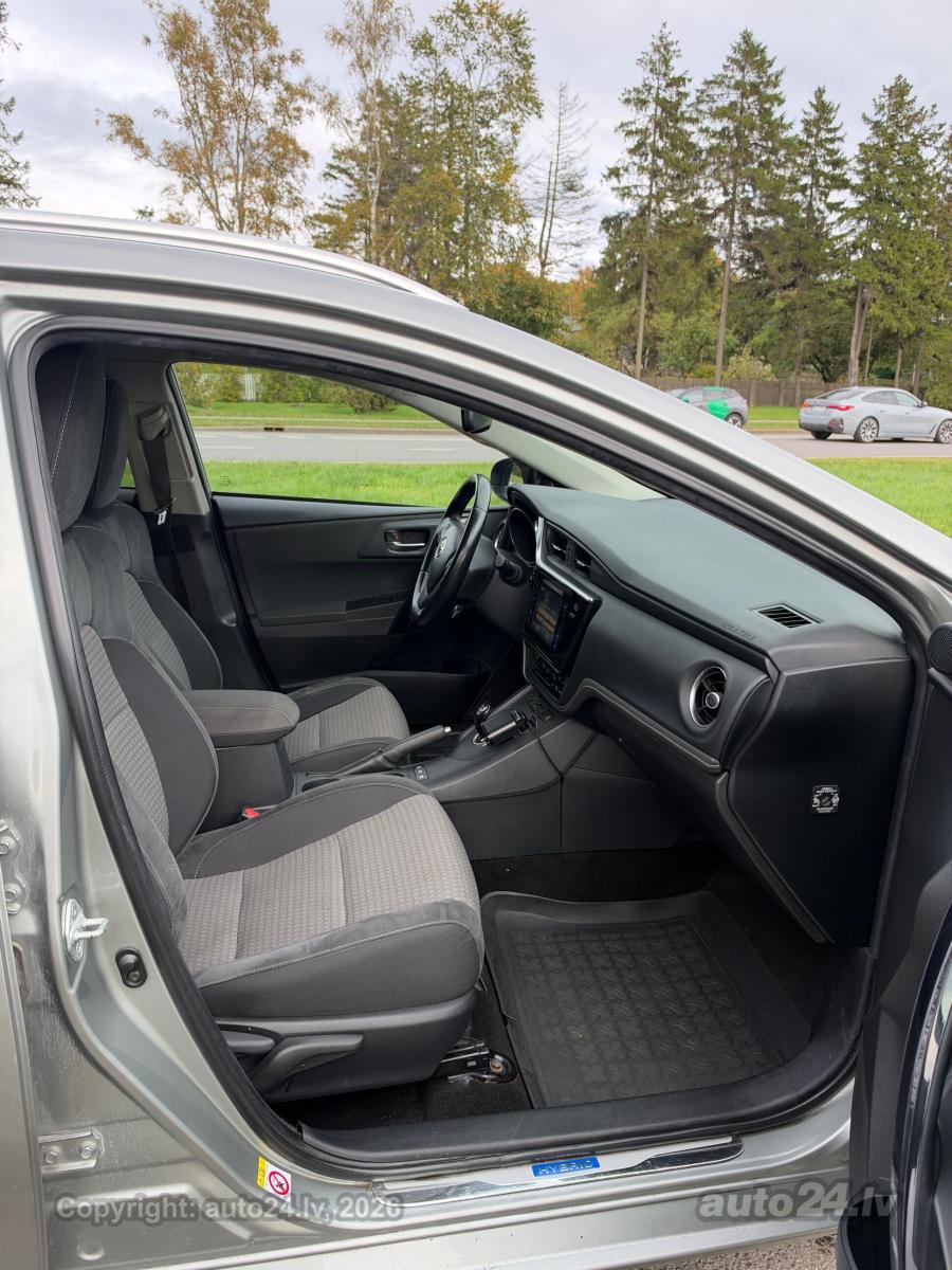 Pelēks Toyota Auris 2017 Tallina, ar dzinēja tilpumu 1.80 L un nobraukumu 236 tūkst. km par 11100 €, foto 16 vietnē AUTOMOTO.COM.LV