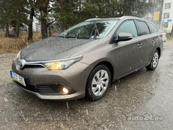 Grey Toyota Auris 2018 in Tallinn, with an engine capacity of 1.60 L and mileage of 121 thousand km for 13500 €, photo 1 on AUTOMOTO.COM.LV