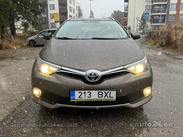 Grey Toyota Auris 2018 in Tallinn, with an engine capacity of 1.60 L and mileage of 121 thousand km for 13500 €, photo 2 on AUTOMOTO.COM.LV