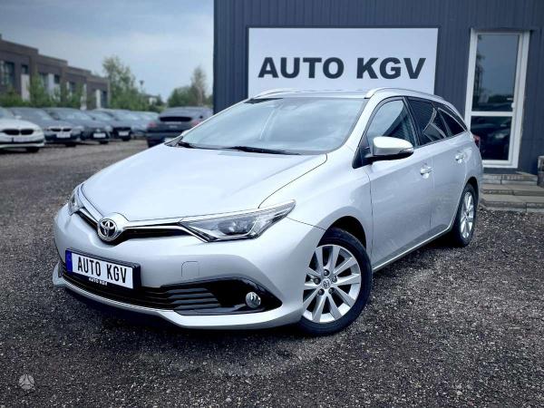 Grey Toyota Auris 2018 in Vilnius, with an engine capacity of 1.60 L and mileage of 127 thousand km for 13999 €, photo 1 on AUTOMOTO.COM.LV