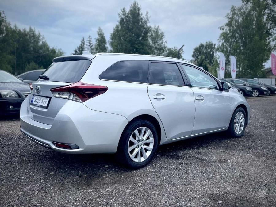Pelēks Toyota Auris 2018 Viļņa, ar dzinēja tilpumu 1.60 L un nobraukumu 127 tūkst. km par 13999 €, foto 6 vietnē AUTOMOTO.COM.LV