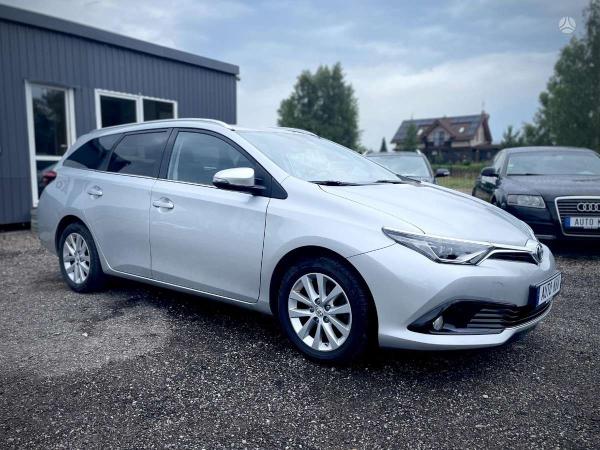 Grey Toyota Auris 2018 in Vilnius, with an engine capacity of 1.60 L and mileage of 127 thousand km for 13999 €, photo 7 on AUTOMOTO.COM.LV