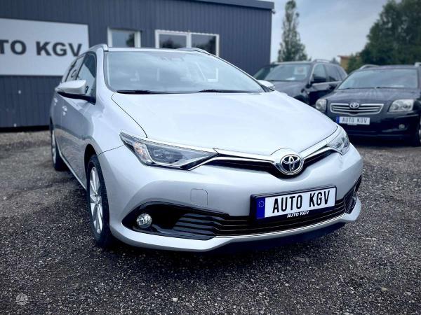 Grey Toyota Auris 2018 in Vilnius, with an engine capacity of 1.60 L and mileage of 127 thousand km for 13999 €, photo 8 on AUTOMOTO.COM.LV