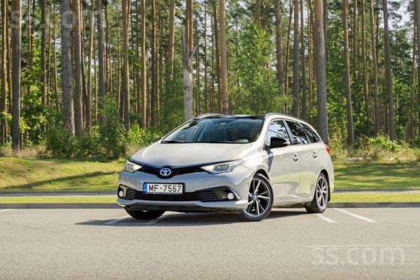 Pelēks Toyota Auris 2018 Rīga, ar dzinēja tilpumu 1.80 L un nobraukumu 170 tūkst. km par 10190 €, foto 1 vietnē AUTOMOTO.COM.LV