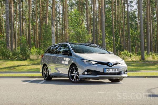 Pelēks Toyota Auris 2018 Rīga, ar dzinēja tilpumu 1.80 L un nobraukumu 170 tūkst. km par 10190 €, foto 2 vietnē AUTOMOTO.COM.LV