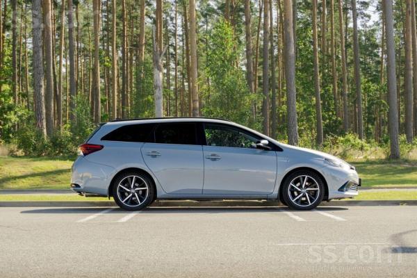 Pelēks Toyota Auris 2018 Rīga, ar dzinēja tilpumu 1.80 L un nobraukumu 170 tūkst. km par 10190 €, foto 8 vietnē AUTOMOTO.COM.LV