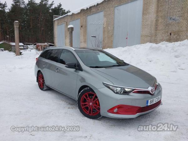 Grey Toyota Auris 2018 in Tallinn, with an engine capacity of 1.60 L and mileage of 284 thousand km for 10600 €, photo 3 on AUTOMOTO.COM.LV