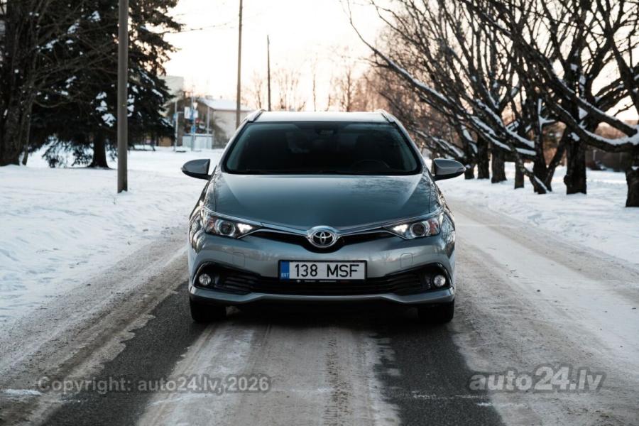 Grey Toyota Auris 2018 in Tartu, with an engine capacity of 1.60 L and mileage of 119 thousand km for 11590 €, photo 2 on AUTOMOTO.COM.LV