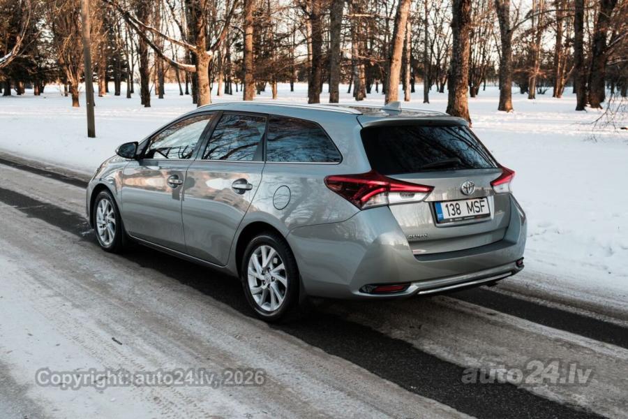 Grey Toyota Auris 2018 in Tartu, with an engine capacity of 1.60 L and mileage of 119 thousand km for 11590 €, photo 4 on AUTOMOTO.COM.LV