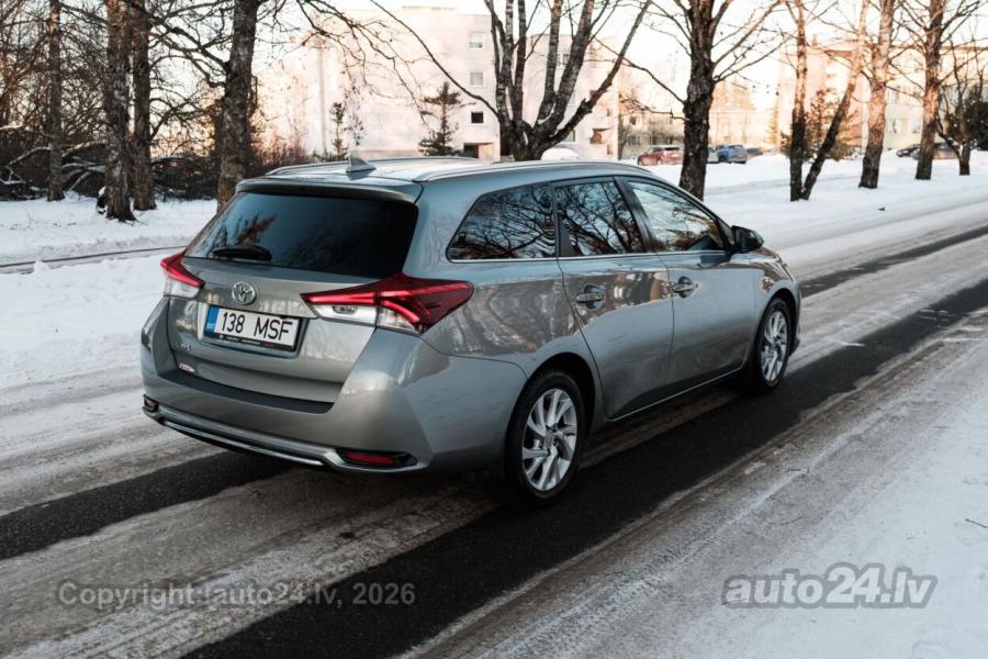 Grey Toyota Auris 2018 in Tartu, with an engine capacity of 1.60 L and mileage of 119 thousand km for 11590 €, photo 6 on AUTOMOTO.COM.LV