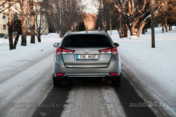 Grey Toyota Auris 2018 in Tartu, with an engine capacity of 1.60 L and mileage of 119 thousand km for 11590 €, photo 2 on AUTOMOTO.COM.LV