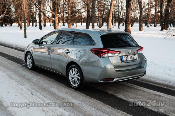 Grey Toyota Auris 2018 in Tartu, with an engine capacity of 1.60 L and mileage of 119 thousand km for 11999 €, photo 5 on AUTOMOTO.COM.LV