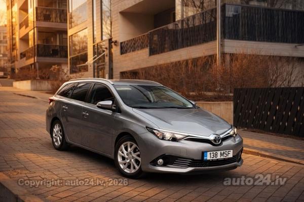 Grey Toyota Auris 2018 in Tartu, with an engine capacity of 1.60 L and mileage of 119 thousand km for 10999 €, photo 1 on AUTOMOTO.COM.LV