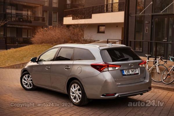 Grey Toyota Auris 2018 in Tartu, with an engine capacity of 1.60 L and mileage of 119 thousand km for 10999 €, photo 3 on AUTOMOTO.COM.LV