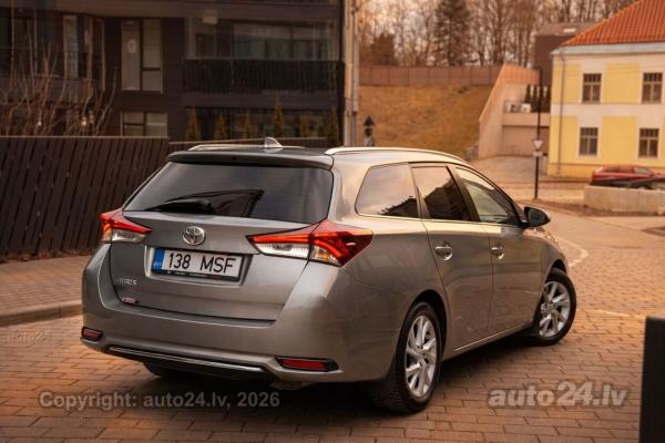 Grey Toyota Auris 2018 in Tartu, with an engine capacity of 1.60 L and mileage of 119 thousand km for 10999 €, photo 5 on AUTOMOTO.COM.LV