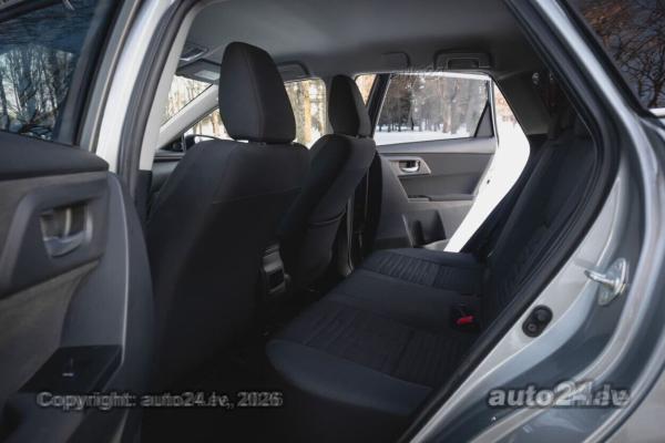 Grey Toyota Auris 2018 in Tartu, with an engine capacity of 1.60 L and mileage of 119 thousand km for 10999 €, photo 11 on AUTOMOTO.COM.LV