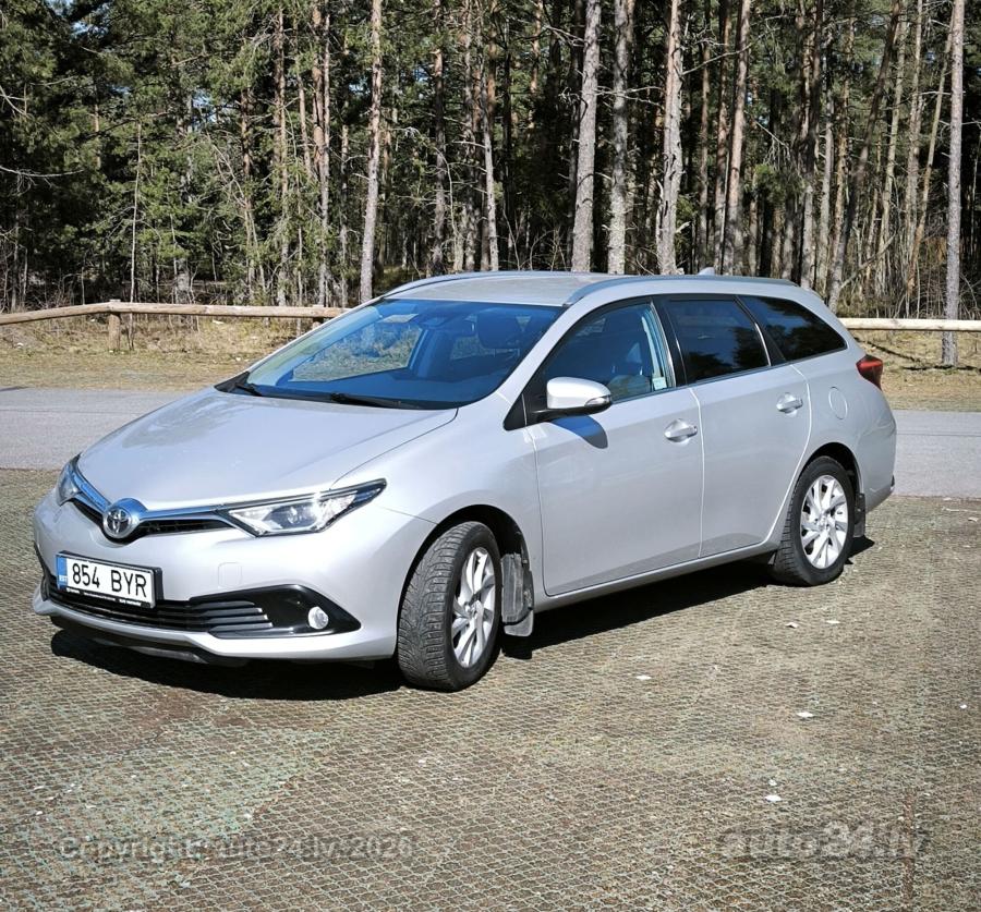 Grey Toyota Auris 2018 in Tallinn, with an engine capacity of 1.60 L and mileage of 114 thousand km for 9800 €, photo 1 on AUTOMOTO.COM.LV