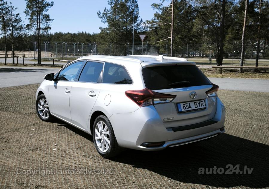 Grey Toyota Auris 2018 in Tallinn, with an engine capacity of 1.60 L and mileage of 114 thousand km for 9800 €, photo 4 on AUTOMOTO.COM.LV