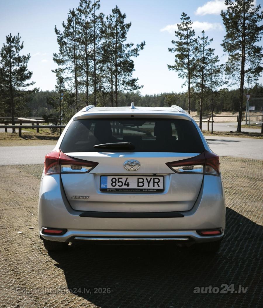 Grey Toyota Auris 2018 in Tallinn, with an engine capacity of 1.60 L and mileage of 114 thousand km for 9800 €, photo 5 on AUTOMOTO.COM.LV