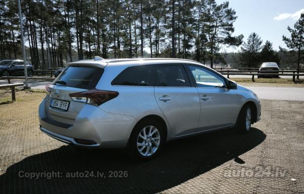 Grey Toyota Auris 2018 in Tallinn, with an engine capacity of 1.60 L and mileage of 114 thousand km for 9800 €, photo 5 on AUTOMOTO.COM.LV