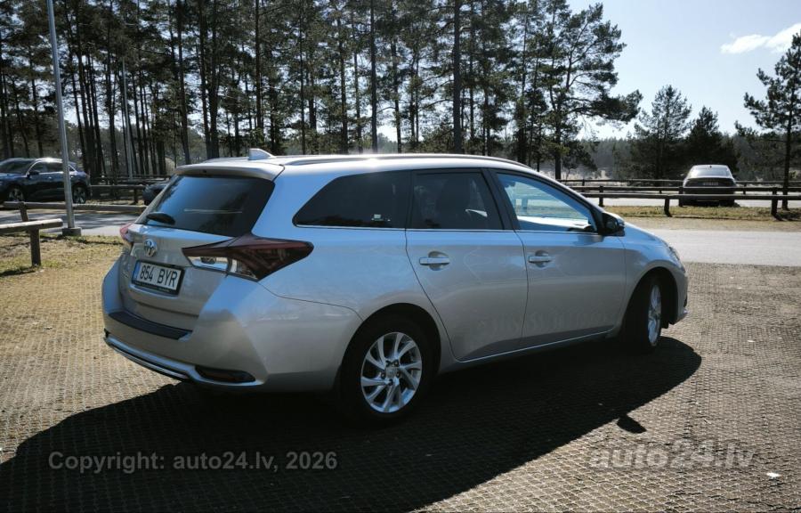 Grey Toyota Auris 2018 in Tallinn, with an engine capacity of 1.60 L and mileage of 114 thousand km for 9800 €, photo 6 on AUTOMOTO.COM.LV