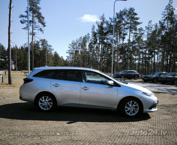 Grey Toyota Auris 2018 in Tallinn, with an engine capacity of 1.60 L and mileage of 114 thousand km for 9800 €, photo 6 on AUTOMOTO.COM.LV